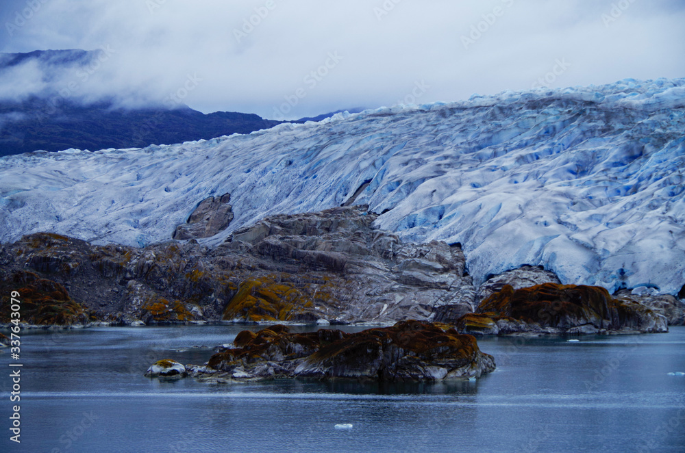 Photo Stock Panoramic view of Tempano Glacier and ice field in the ...