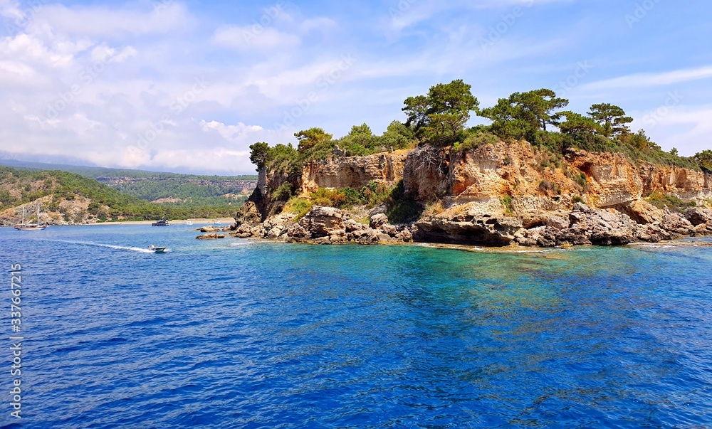 Foto Beldibi Caves. Goynuk Canyon. They are surrounded by coniferous ...