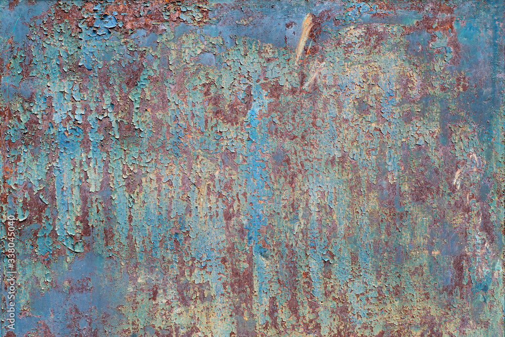 Foto stock di Painted metal with cracks in the paint, roughness, rust ...