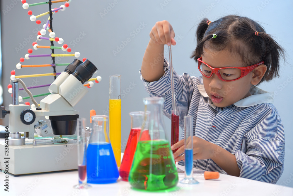 Asian girls on the way to success Science experiment in the laboratory ...