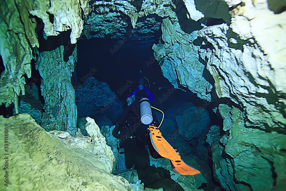 Stock-Foto „diving in the cenotes, mexico, dangerous caves diving on ...