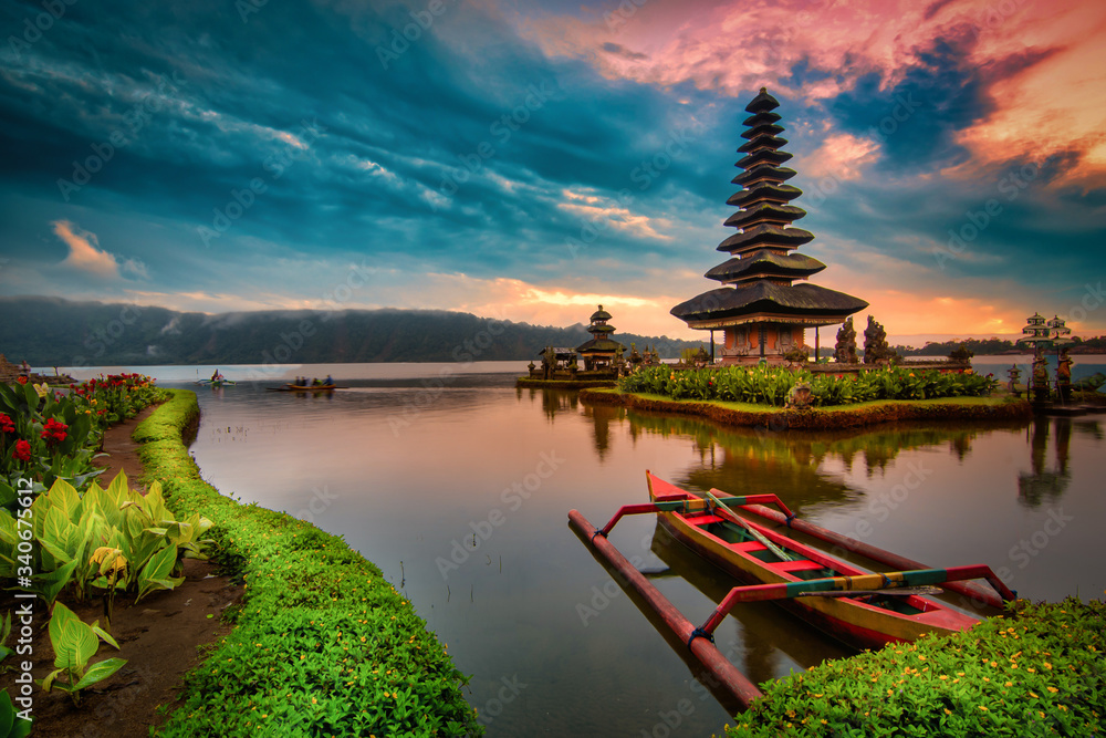 Pura Ulun Danu Bratan, Hindu temple with boat on Bratan lake landscape ...