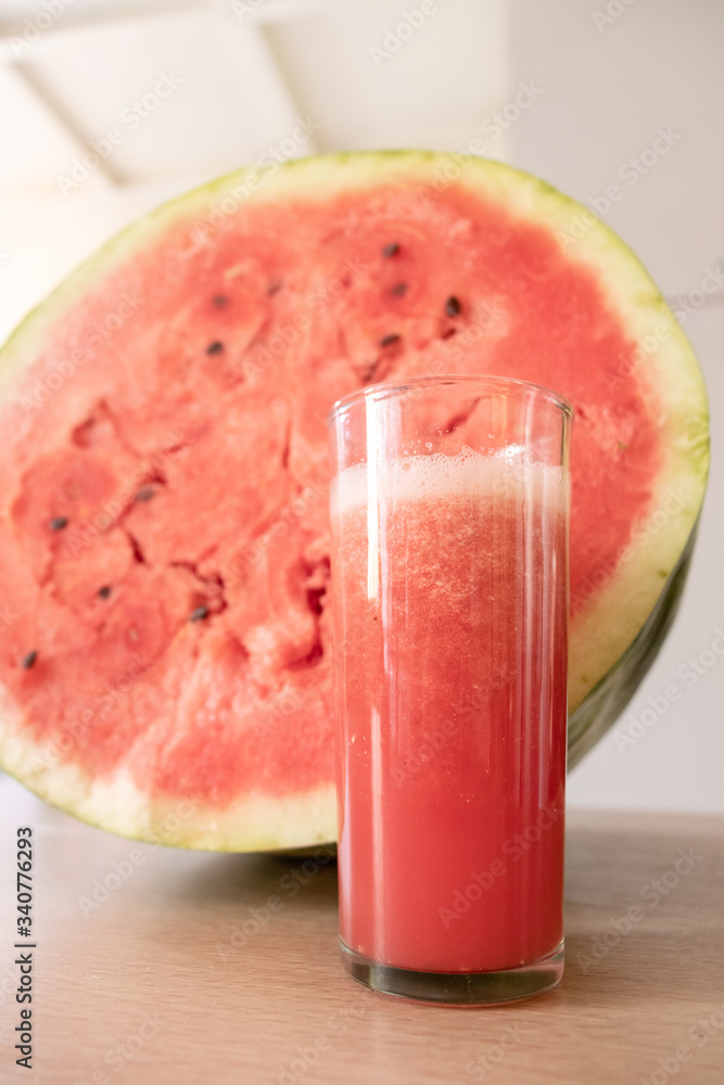 El rico sabor de una sandía y un jugo de sandía. No tiene precio este ...