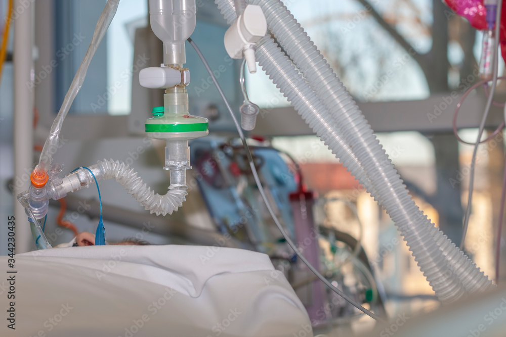 Respiratory connection tube, HME filter, carbon dioxide sensor and ... Respiratory connection tube, HME filter, carbon dioxide sensor and ...