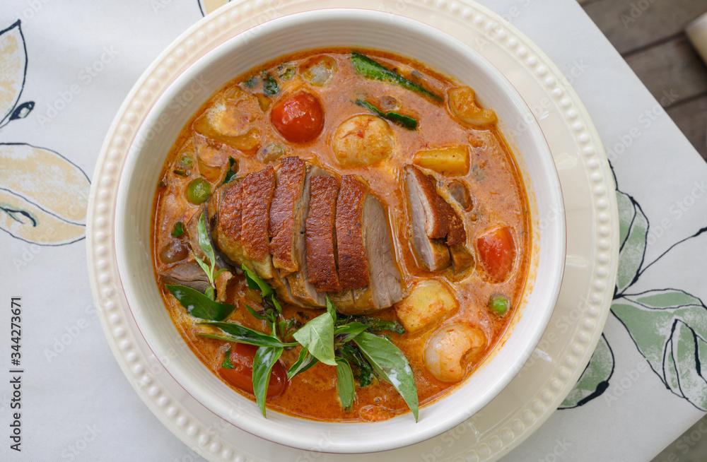 Kaeng Pled Ped Yang (Roasted Duck in Red Curry with tomato,pineapple ...