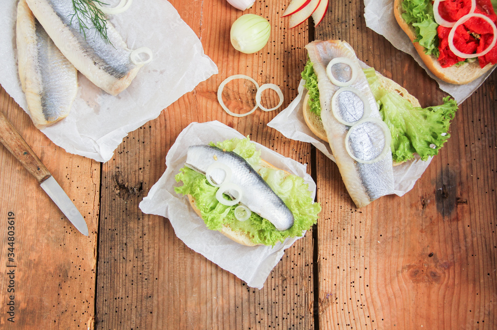 Fischbrötchen Fischsemmel Fisch Brötchen Matjesfilet Bismarckhering ...