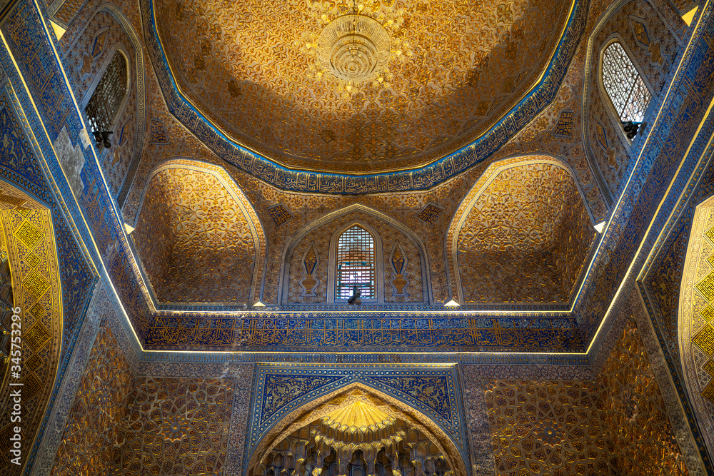 Interior inside the old ancient uzbek tomb - Amir Temur maqbarasi, Go ...