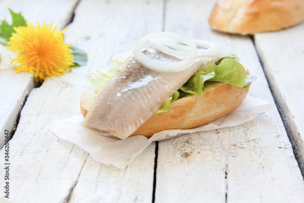 Matjesfiletbrötchen Matjes Matjesfilet Brötchen Fischbrötchen Stock ...