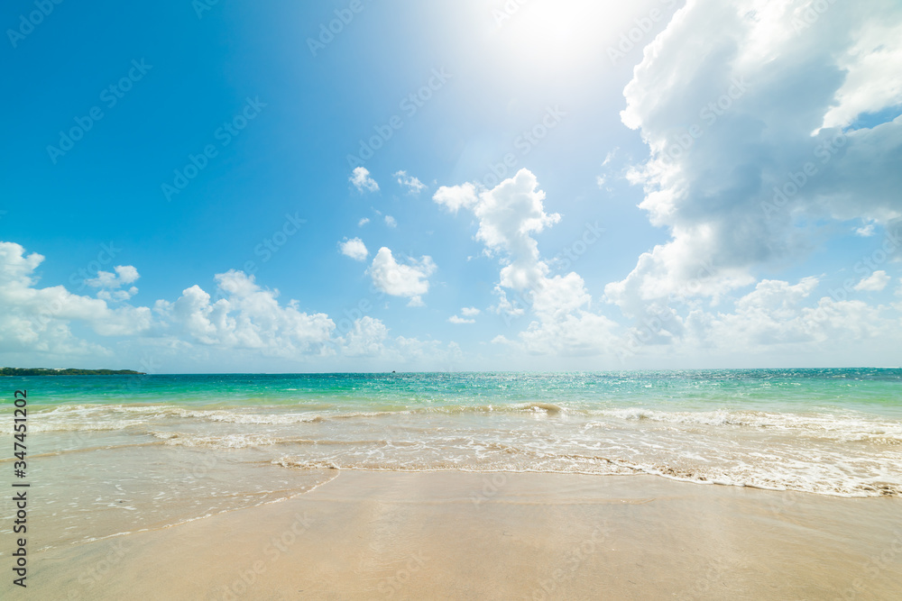 Cloudy sky over Pointe de la Saline beach in Guadeloupe 스톡 사진 | Adobe Stock