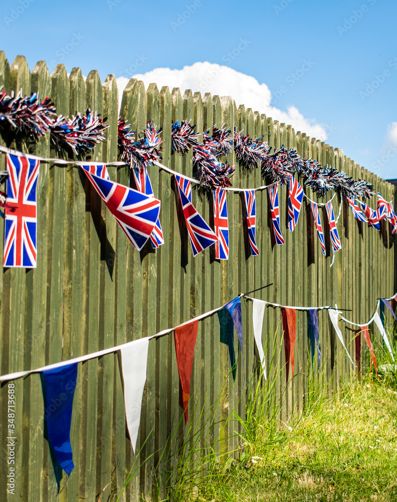 Foto de Stock Union Jack bunting on a fence row, many flags in row on a ...