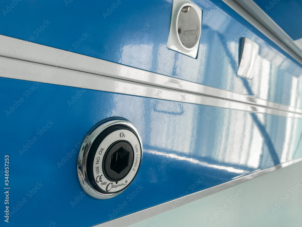 Pipeline oxygen O2 and medical air for support ventilator or suction in ...