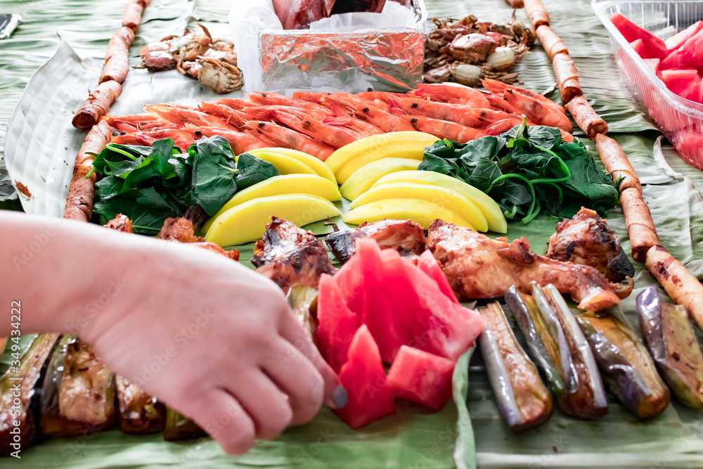 Boodle fight style of eating. A traditional filipino way of eating ...