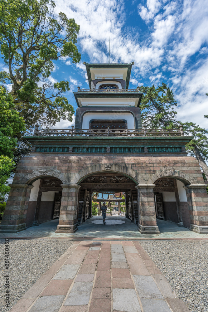 Oyama Jinja Shinto Shrine Main gate, mix of traditional Japanese ...