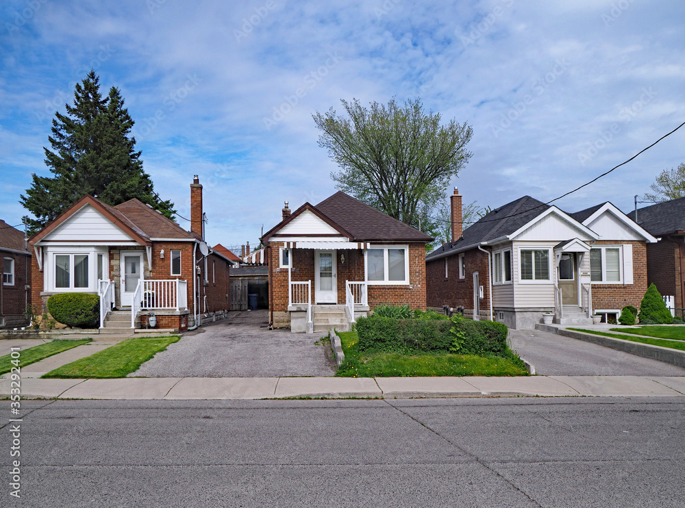 street with old fashioned 1950s style working class bungalows Stock ...