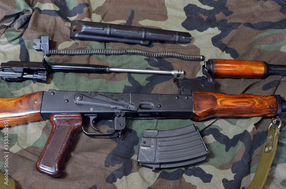 Disassembly AKM (Avtomat Kalashnikova) version of Kalashnikov assault ...