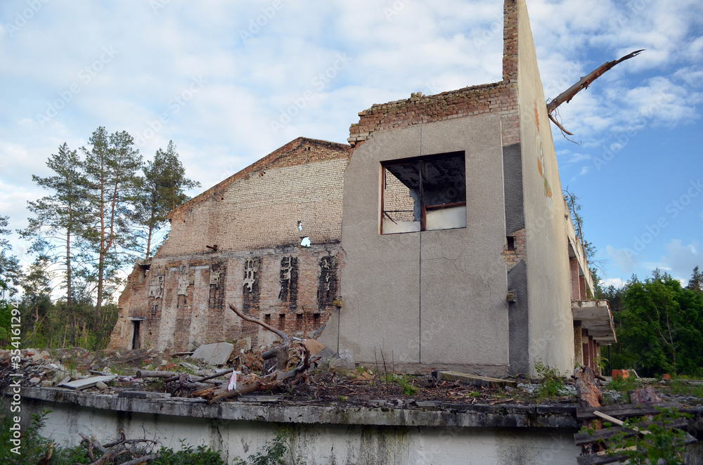 Ghost town in Eastern Europe.Former Soviet kids camp.Ukraine gets rid ...