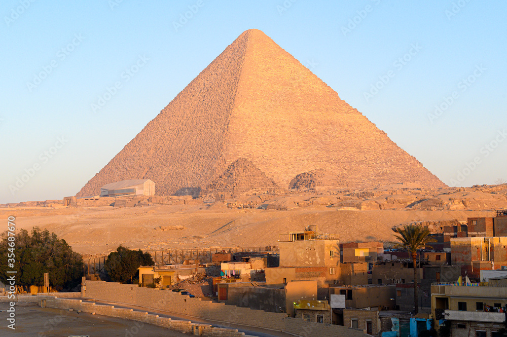 Great Pyramid of Giza- The Pyramids of Menkaure- Khafre and Khufu- Giza ...