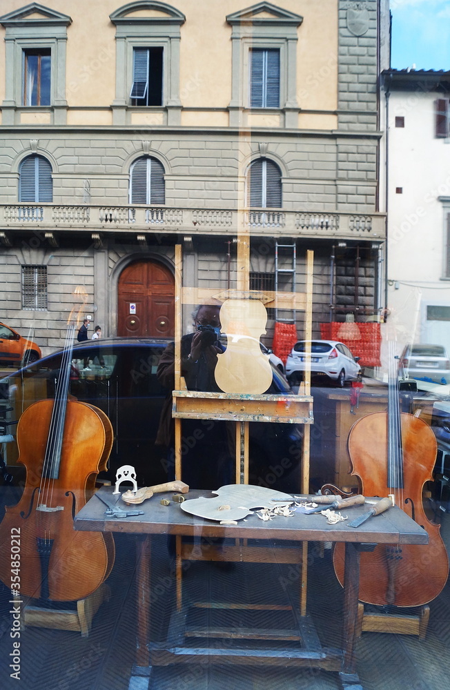 Luthier showcase with reflection of a Renaissance palace, Florence ...