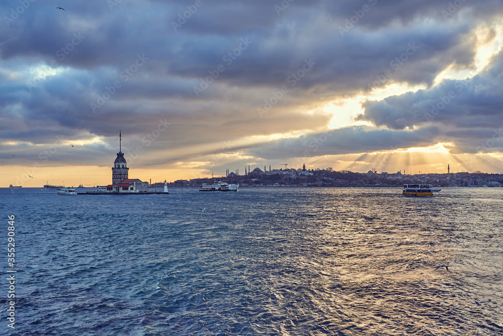 Istanbul sunet panorama with landmarks, Maiden Tower / Kiz Kulesi ...