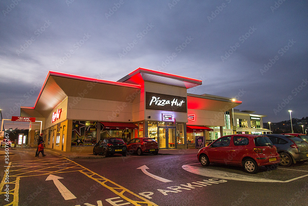 Swansea, UK: December 27, 2016: Drive thru at Pizza Hut at night ...