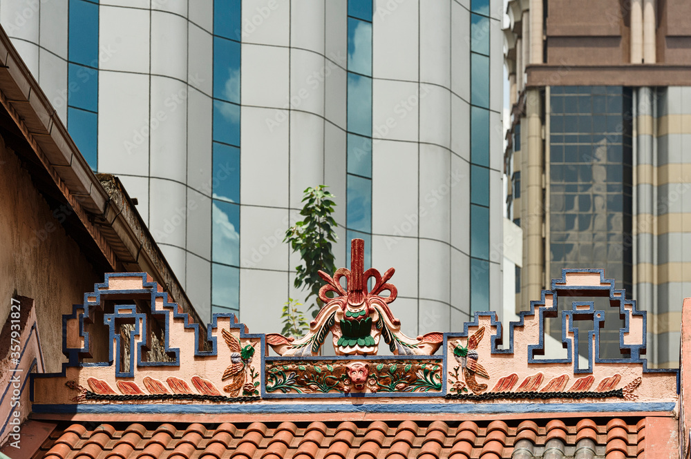 roof covered with glazed tiles and sculptures of the Sin Sze Si Ya ...