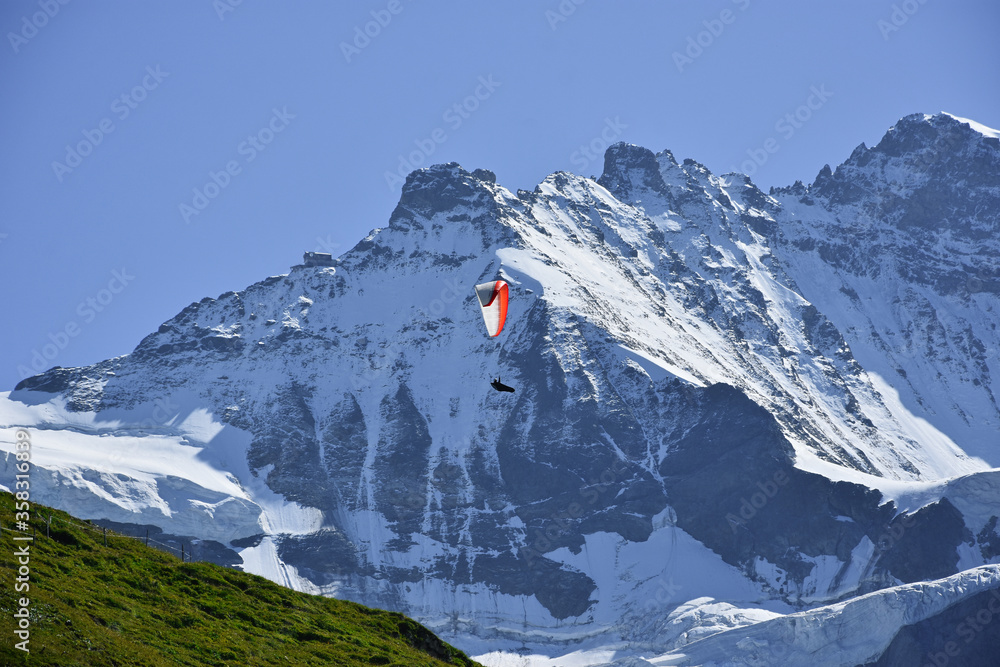 Paragliding on the Eigergletscher , situated in the line between Kleine ...