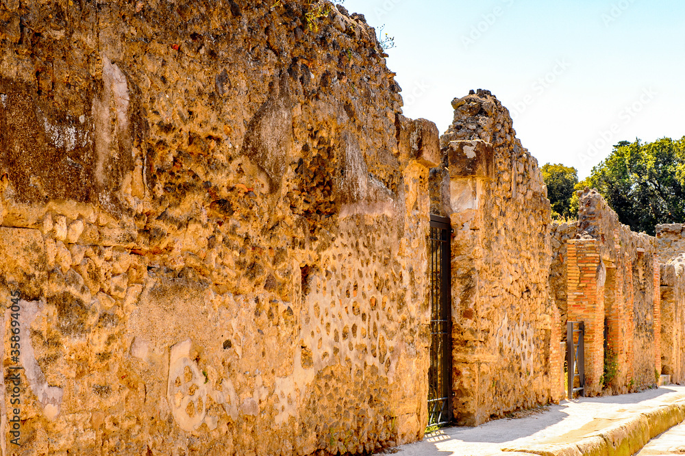 It's Pompeii, an ancient Roman town destroyed by the volcano Vesuvius ...