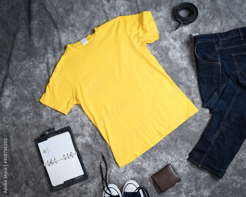 Foto de Stock Front view of the blank yellow t-shirt template with gray ...