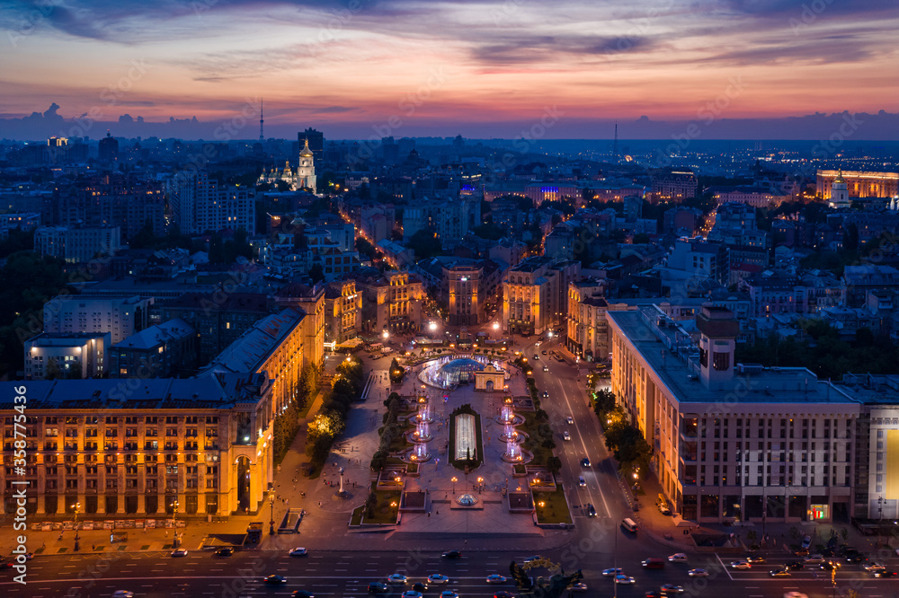 Kyiv (Kiev) Ukraine Maidan Nezalezhnosti (Independence Square) evening ...