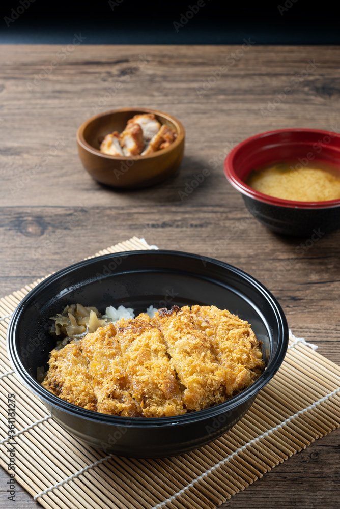 Tonkatsu Curry Rice (Japanese deep-fried pork cutlet with Curry rice ...