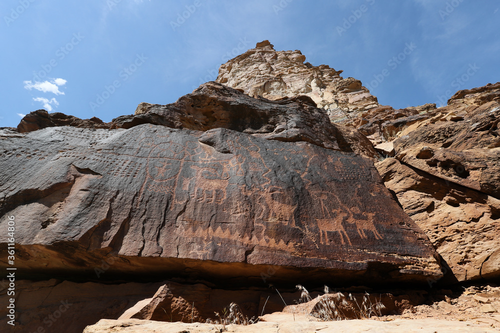 Ancient Native American Indian rock art petroglyph animals Utah sky ...