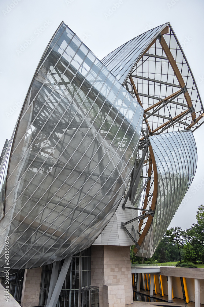 Modern architecture of Louis Vuitton Foundation (2014). Louis Vuitton ...