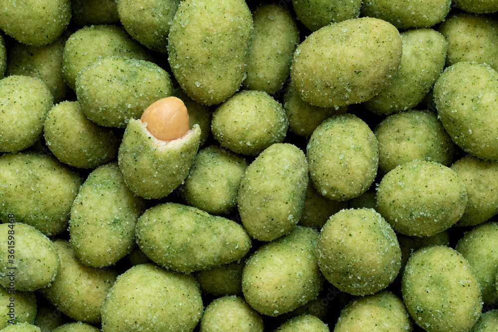 Photo Stock Wasabi coated peanuts | Adobe Stock