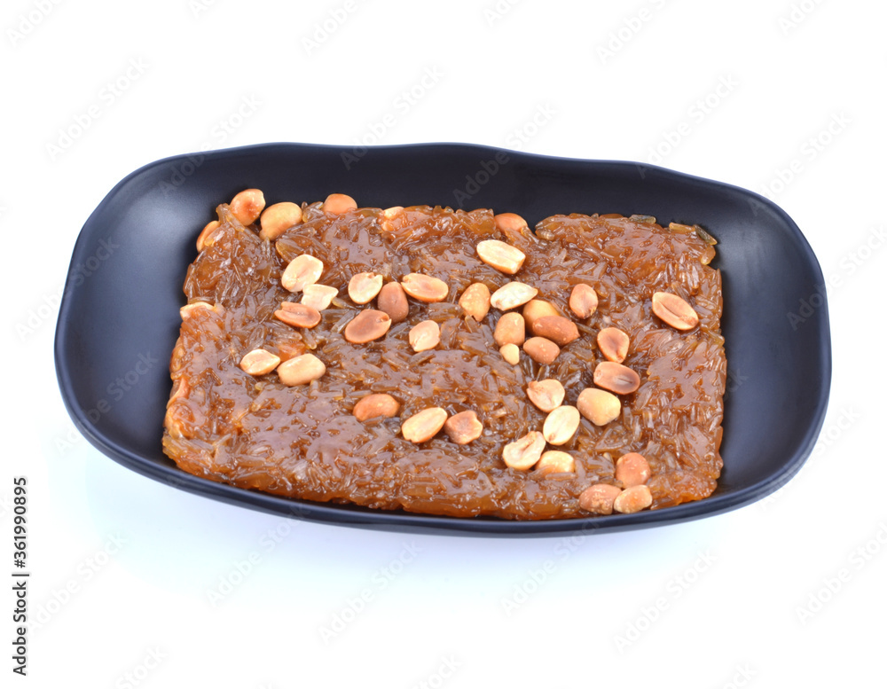 Vietnamese sticky rice cake (Xoi vi): It is chewier and has more ...