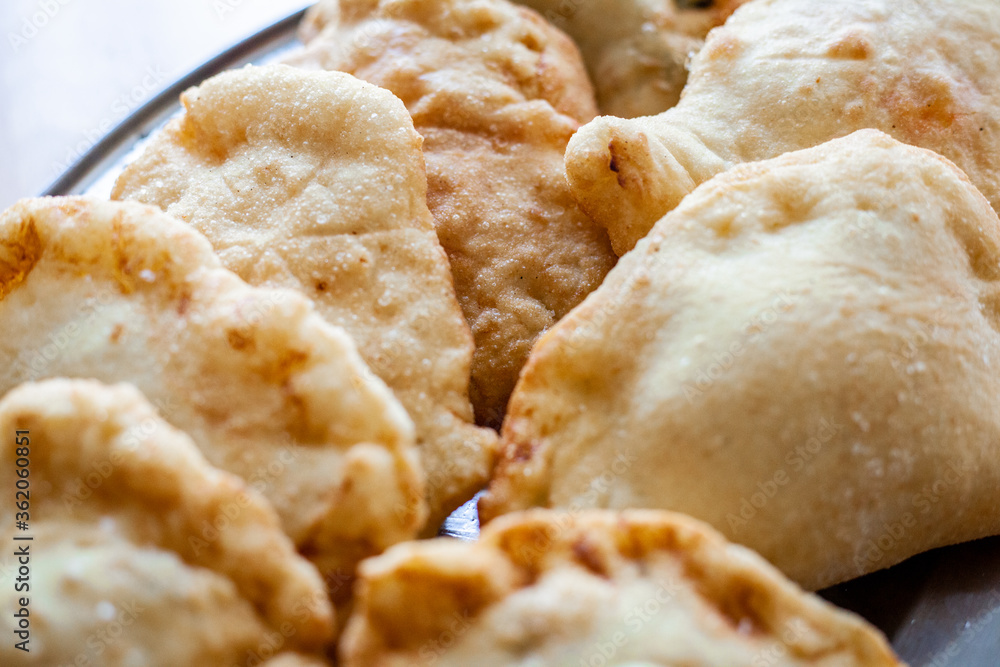 Pizza, pasta e rustici. Calzone fritto napoletano. Rustico tipico della ...