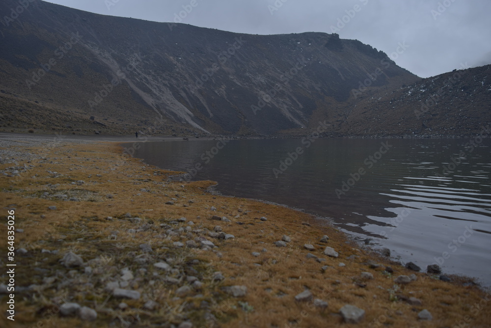 Foto de Stock Orilla de la Laguna del Sol en el Cráter del Volcan ...