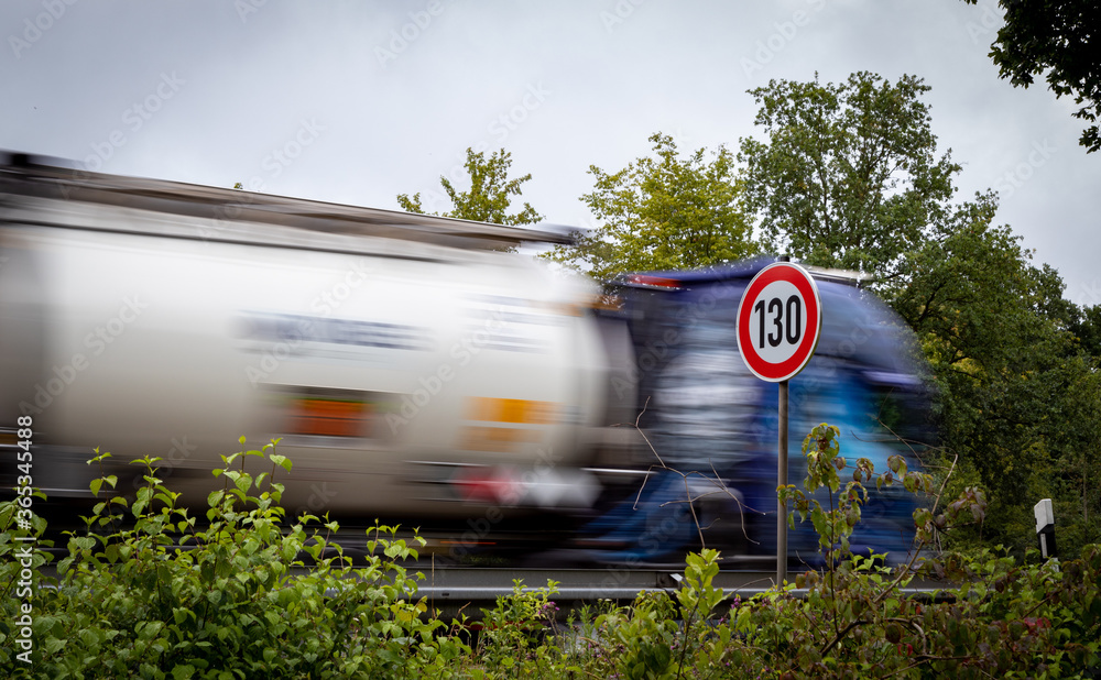 Lkw Mit A Schild