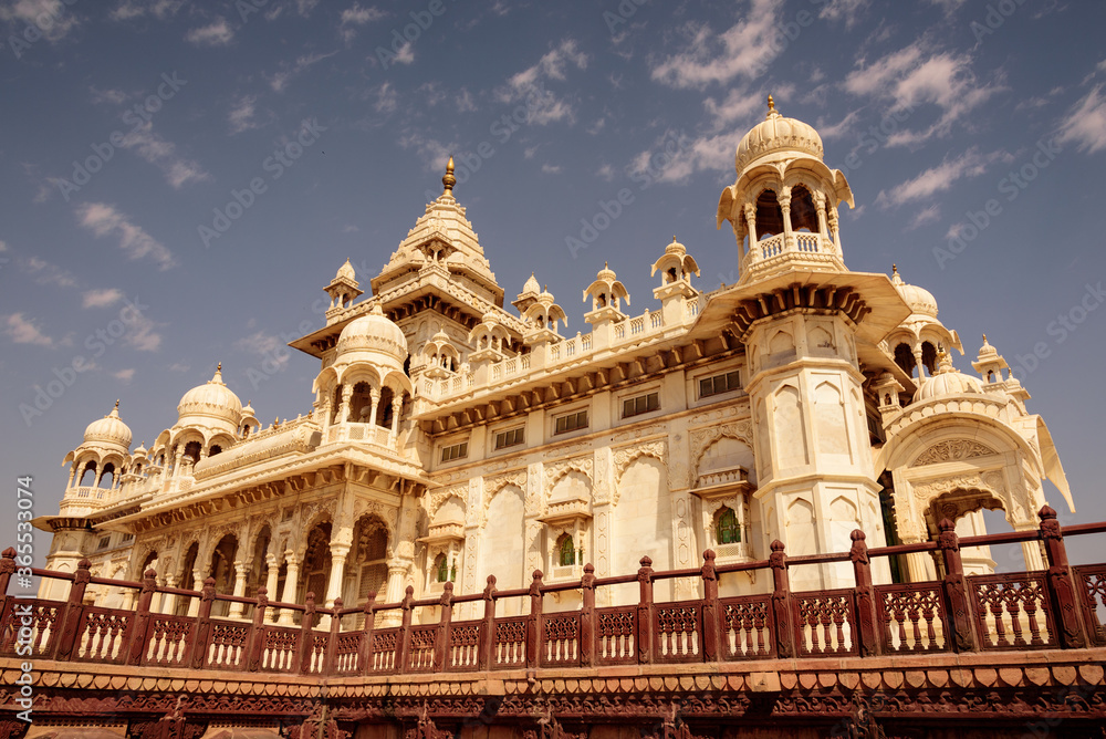 Foto de Stock Jaswant Thada is cenotaph built by King Sardar Singh of ...