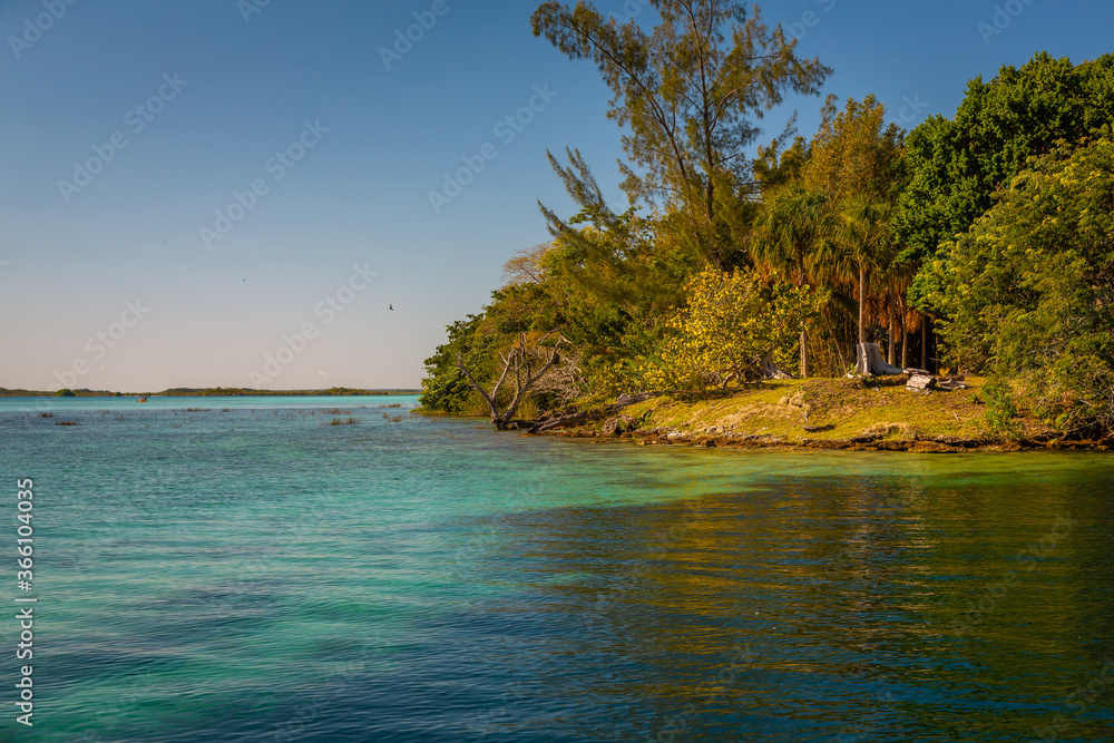 Стоковое фото «Laguna de Bacalar is also known as the Lagoon of Seven ...