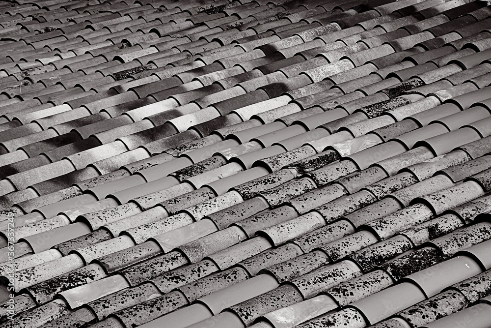 tejas de un tejado Stock Photo | Adobe Stock