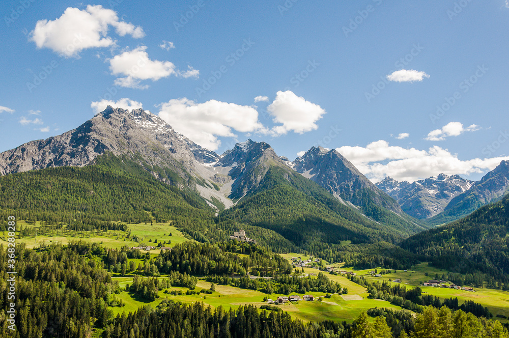 Scuol, Tarasp, Unterengadin, Bergdorf, Schloss, Fontana, Vulpera ...