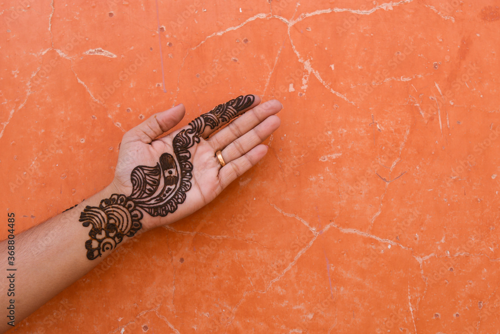 Indian Woman, girls hand with beautiful henna, Mehndi tattoo Arabic ...