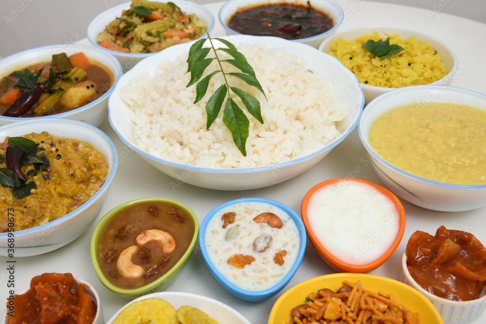 Photo Stock Kerala Onam sadhya, boiled rice with many curries Parippu ...
