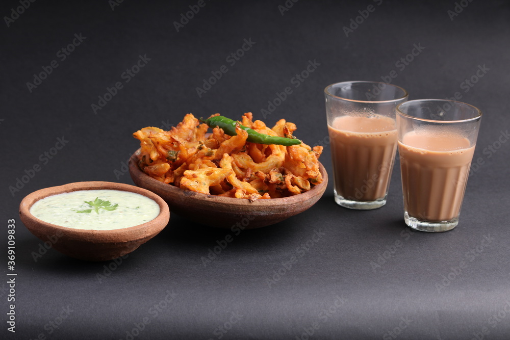 Crispy Kanda bhaji/Bhajji or Pyaj Pakode or fried onion pakora ...