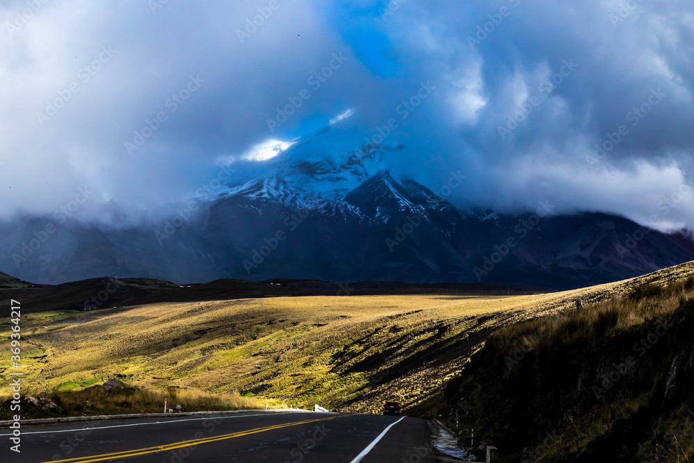 Volcán Chimborazo via a Ambato desde Guaranda Stock Photo | Adobe Stock