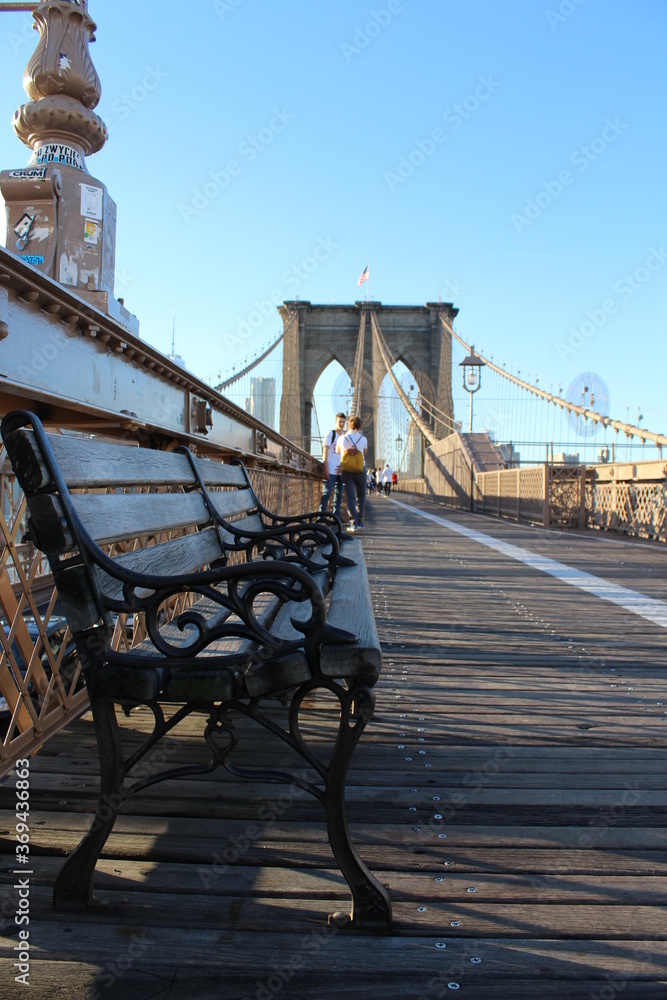Foto de Stock Classic wooden bench - Brooklyn Bridge, in Manhattan, New ...