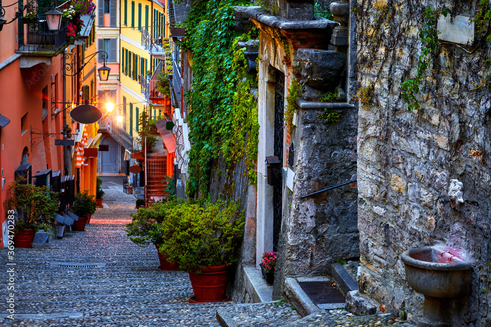 Foto Bellagio, lake Como, Milan, Italy. Famous stone stairs street ...
