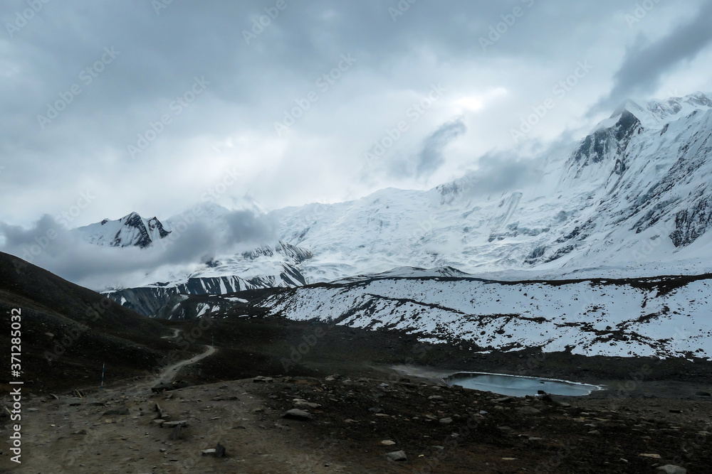Stormy weather in snow capped Himalayan peaks along Annapurna Circuit ...
