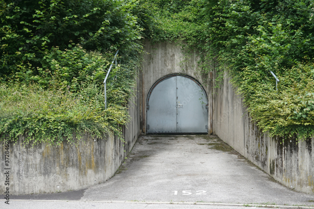 Foto de Stock Bunker, Eingang, Bunkereingang, Eisen, Eisentür, Tor ...