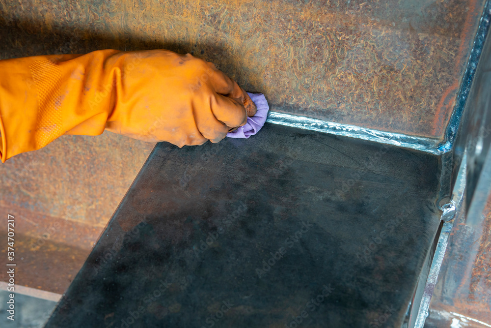 Step to use rag wipe Solvent Remover to cleaning the welded surface ...